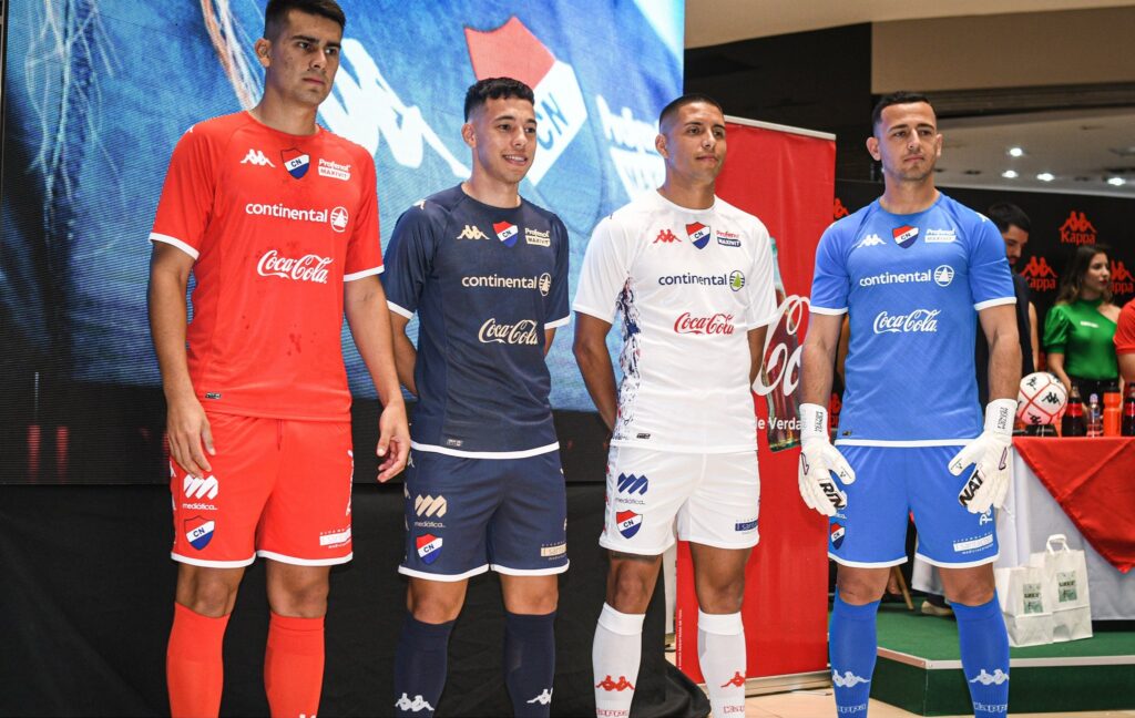 Kappa y el Club Nacional presentaron las indumentarias del Tricolor en ...